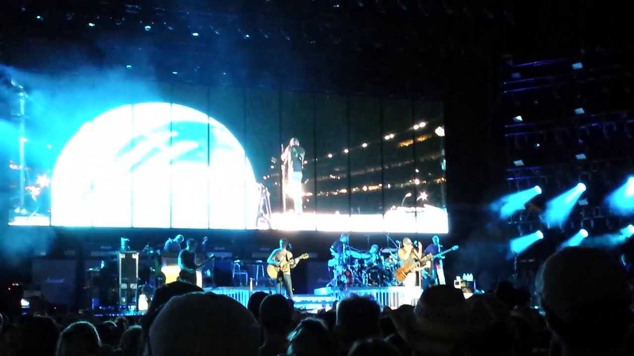 Kenny Chesney "Boys of Fall" - Gillette Stadium - YouTube