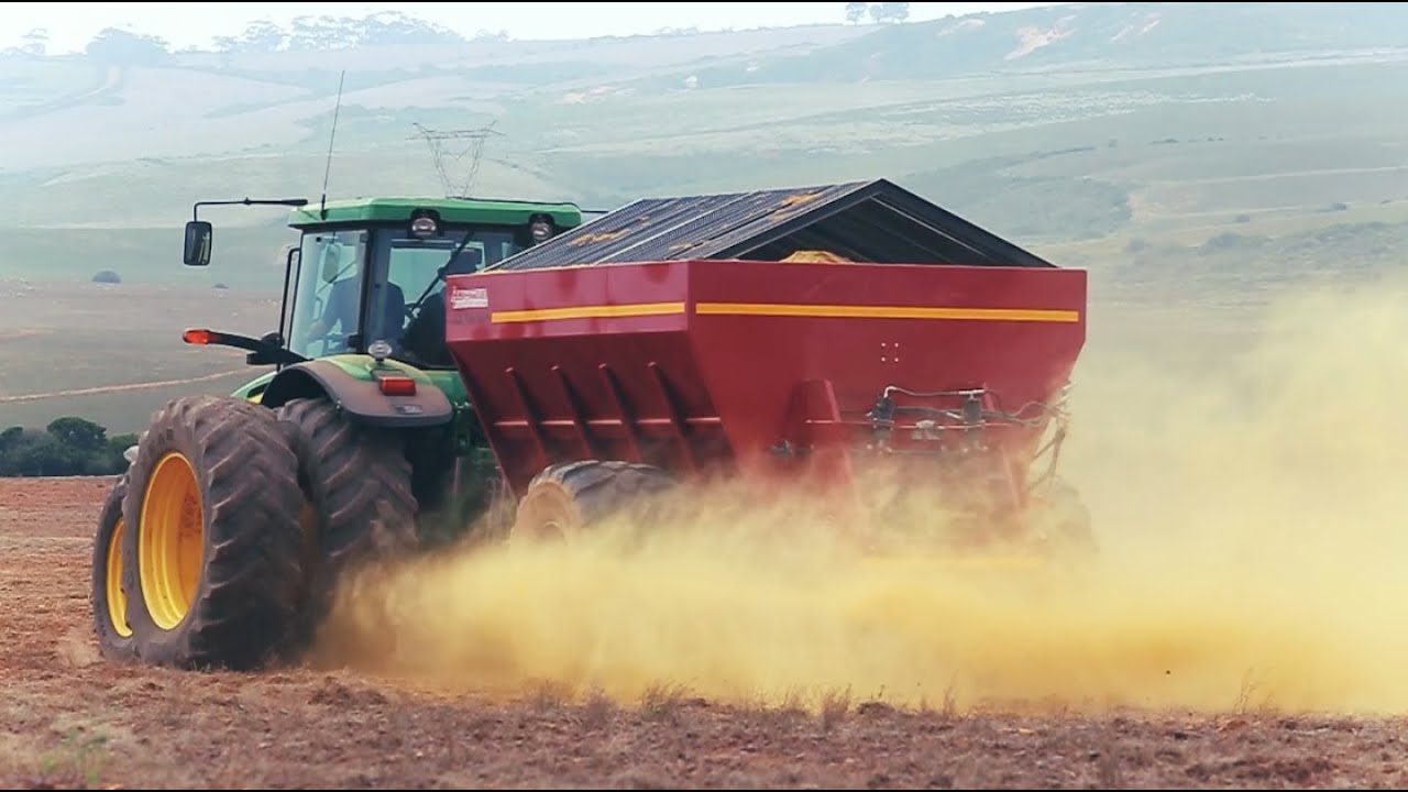 Kalk strooier / Lime spreader manufactured by Albertinia Ingenieurs ...