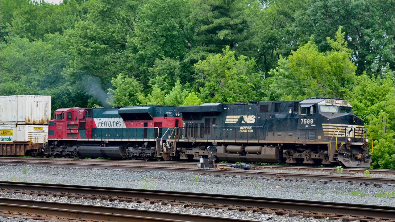Ns 26e with a ns ES44 and ferromex sd70ace in berea Ohio - YouTube