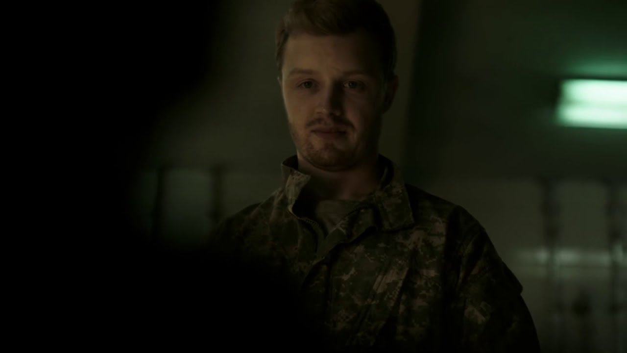 Fear The Walking Dead S3E1 - Travis and Nick attack Guards | Army base ...