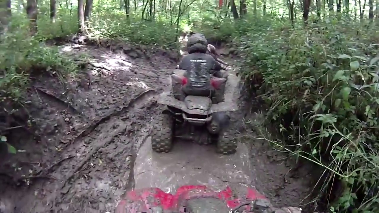 Fourwheeler mudding - YouTube