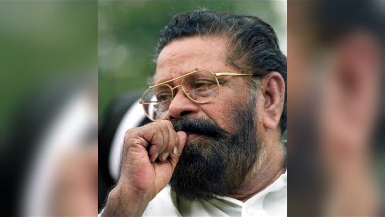 Arjunan Master | Tribute | Vidhu Prathap - YouTube