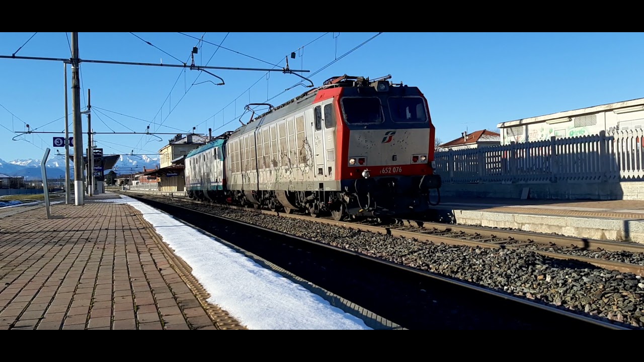E652-076+020 in lis da Cuneo a Torino orbassano in transito a centallo - YouTube