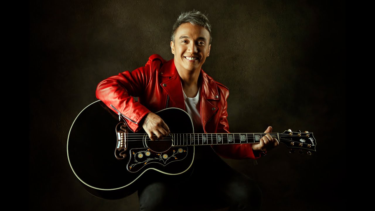 Journey Frontman Arnel Pineda sings U2's "With or Without You" - YouTube
