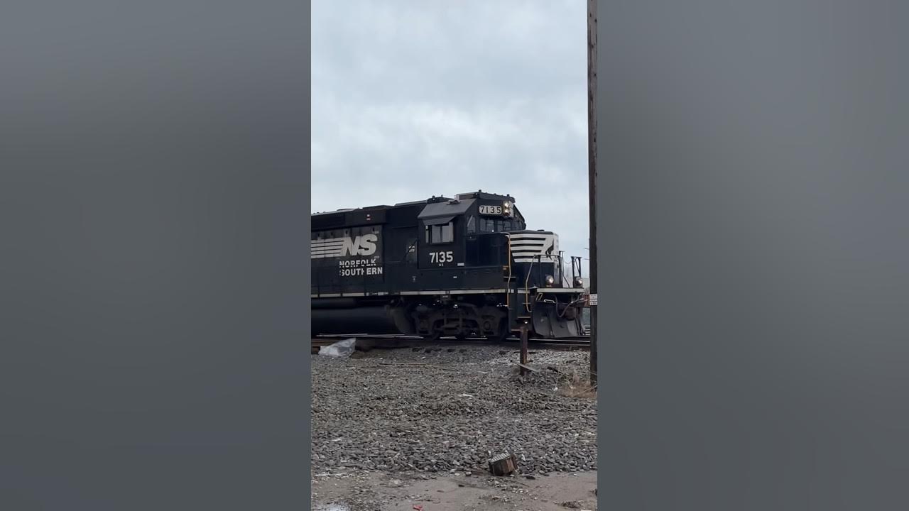 NS 7135 GP60 on NS B12 crosses the IHB at Hohman Junction #norfolksouthern #ihb #nstrains #ihbrr ...