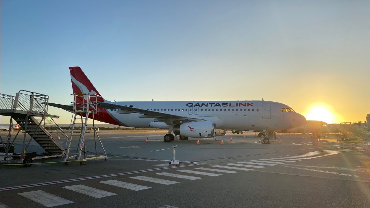 QantasLink (Network Aviation) Airbus A320-232 landing at Broome Intl ...