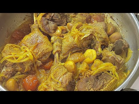 qonaq içində üzünüzü ağ edəcək yemək şabalıdlı qaz qovurmasının hazırlanması. Azerbaijan food