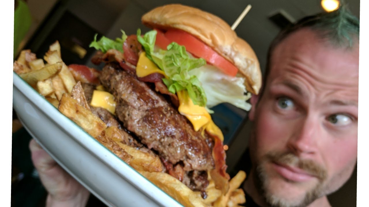 Country Village Burger Challenge| 4.5 lbs - YouTube