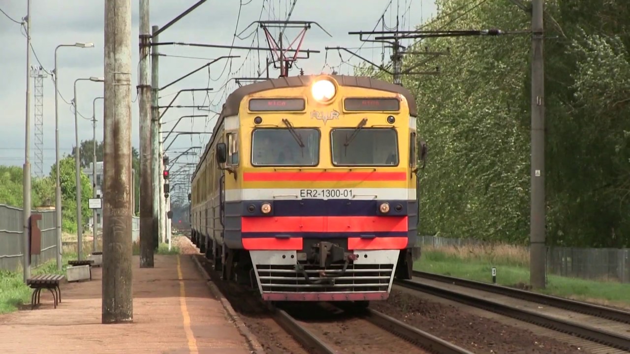 Электропоезд ЭР2-1300 на о.п. Даугмале / ER2-1300 EMU at Daugmale stop ...