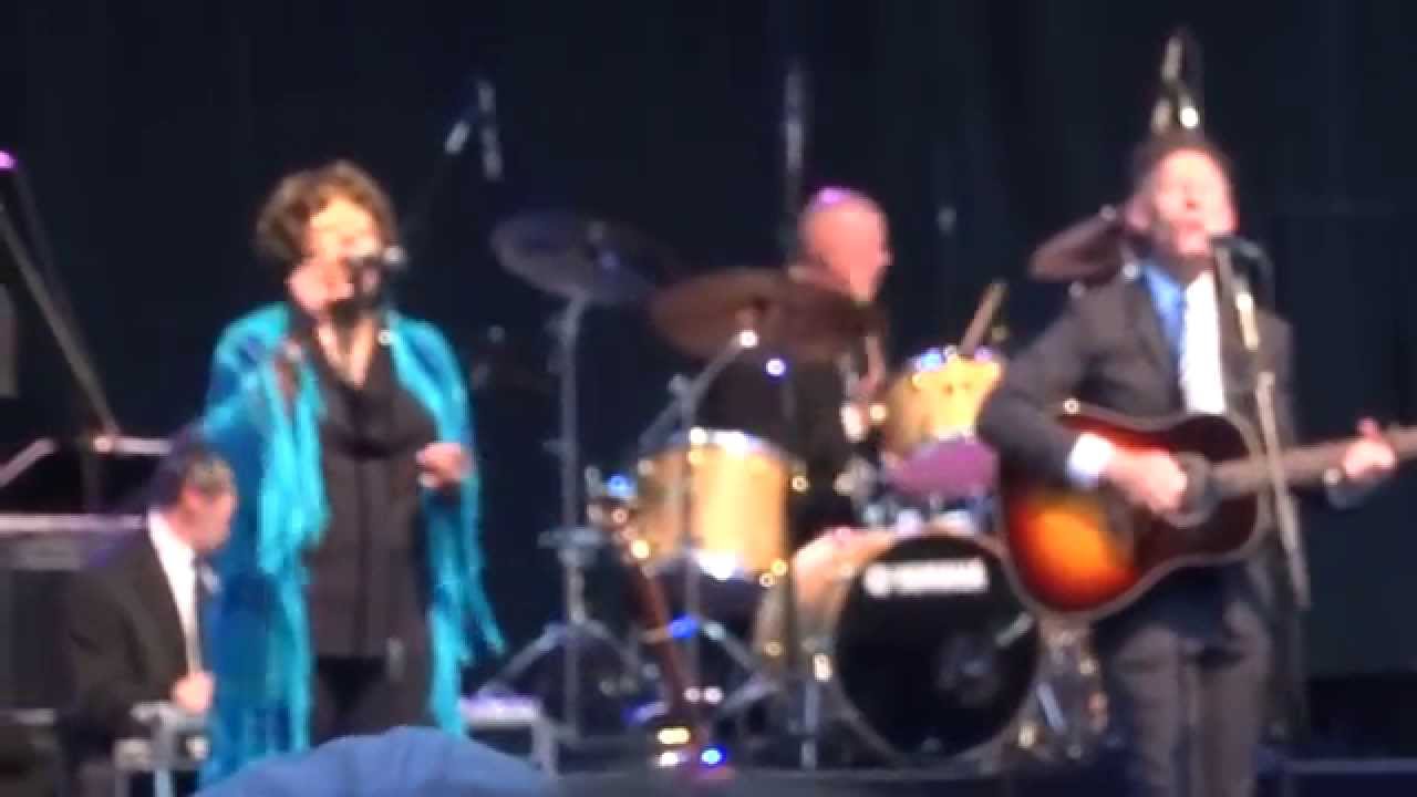 Lyle Lovett and the wonderful Francine Reed - YouTube