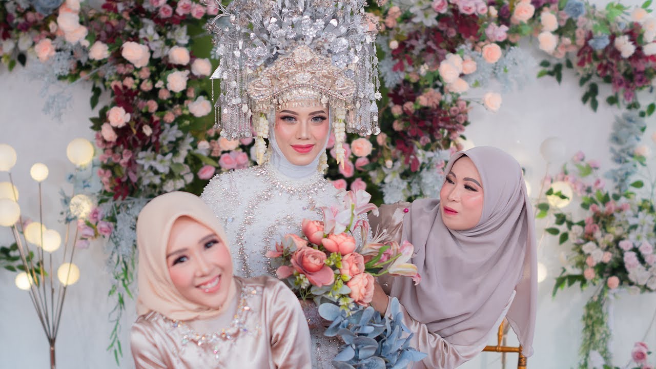 Cinematic Wedding Video From Devi & Tiyofan - Lumis S5 + Sony Zv E10 - YouTube