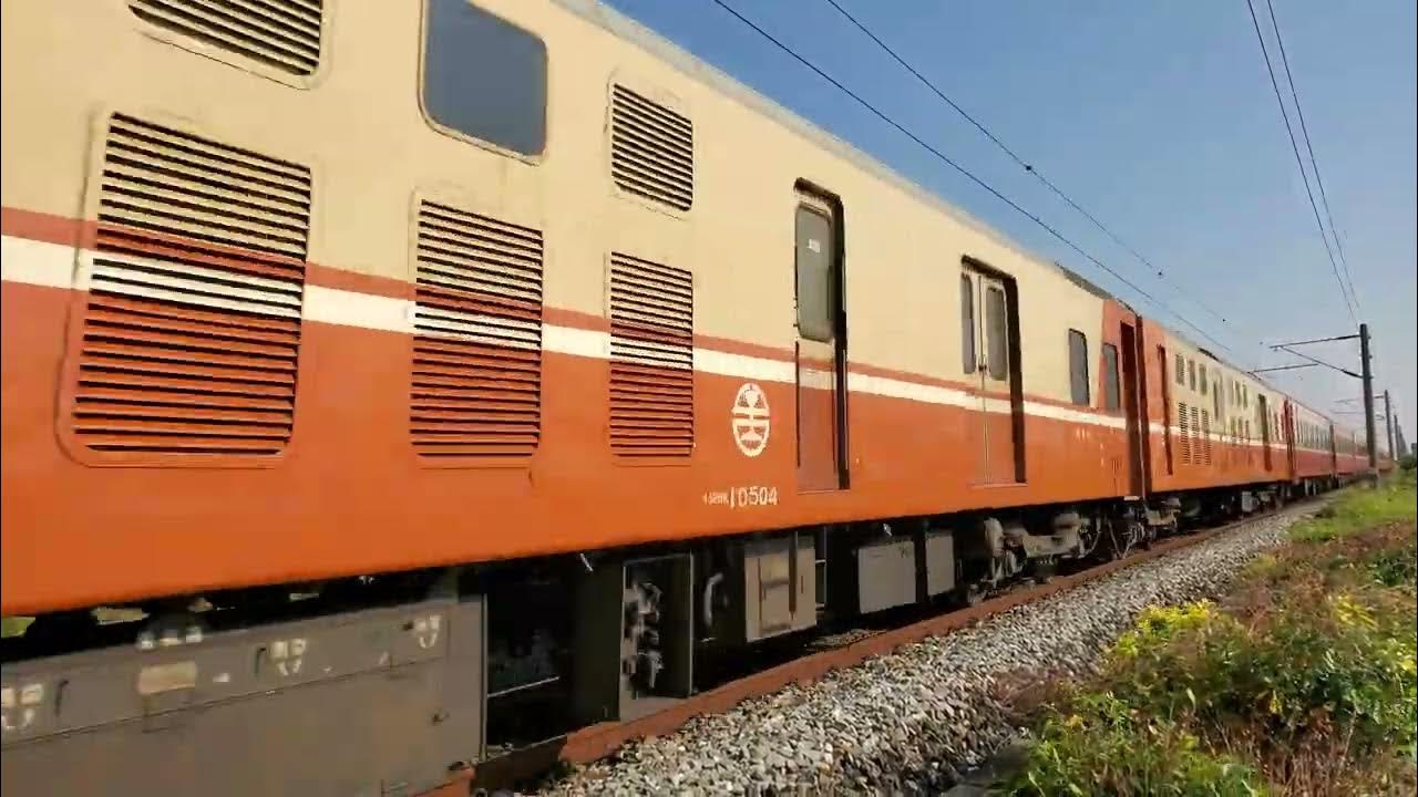 554次莒光號通過(附掛PBK10504+PBK10405)(E215) - YouTube