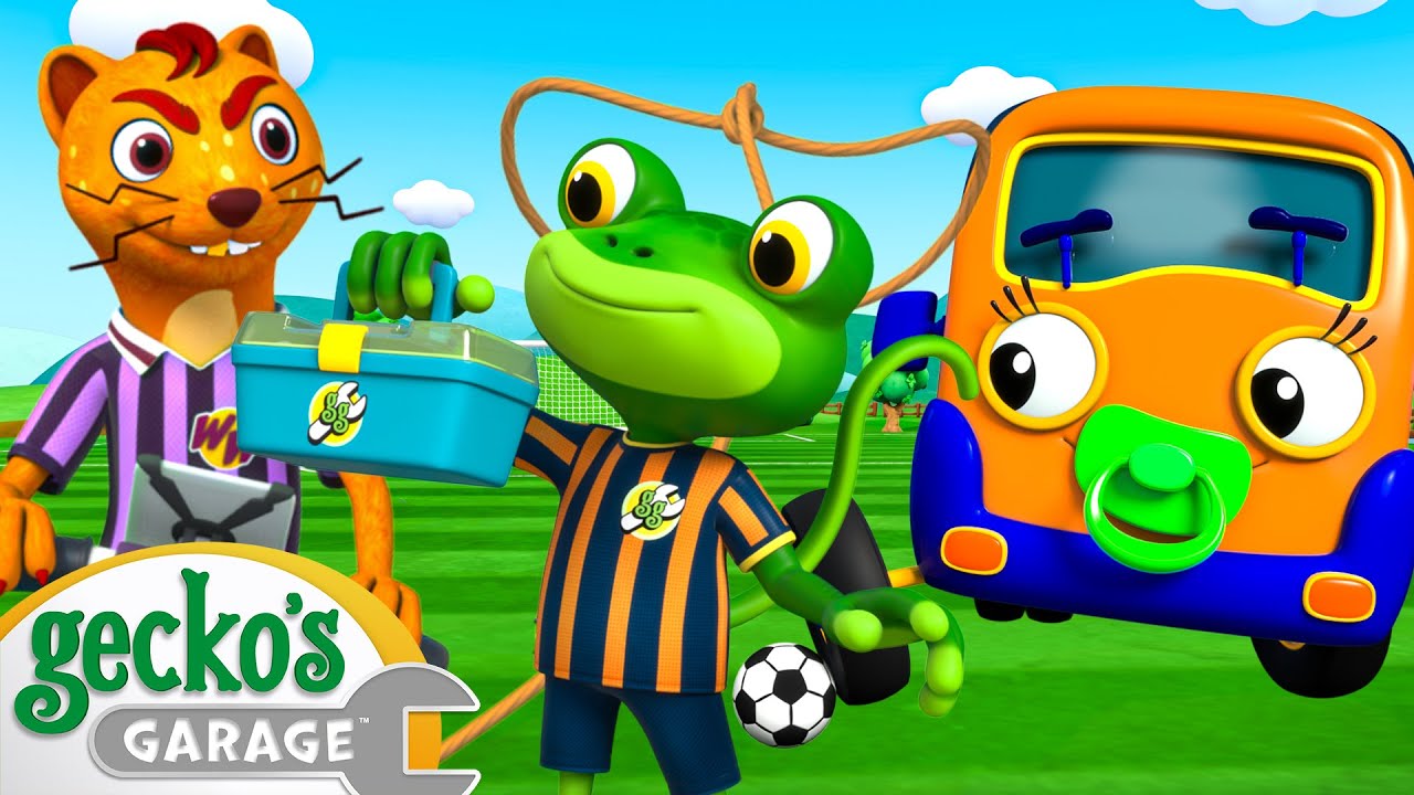 Gecko vs Weasel Football Match | Gecko's Animal Pals | Animal & Vehicle ...