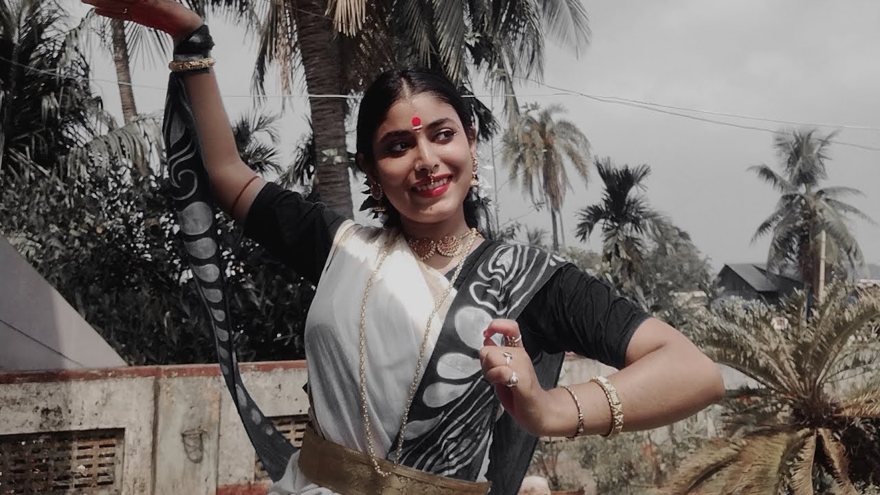 মেঘের ডমরু ঘন বাজে....( নজরুলগীতি) | by ITZ_SUZIE - YouTube