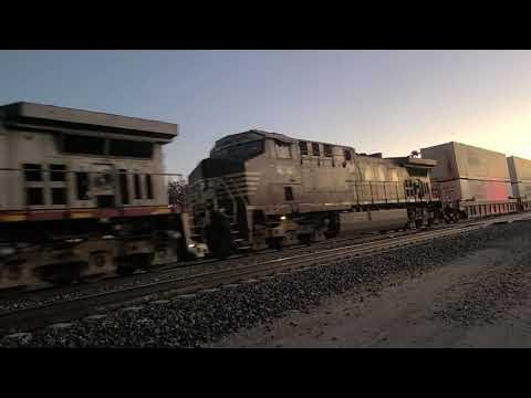 Warbonnet and NS on EB BNSF Intermodel at the Tehachapi Depot - YouTube