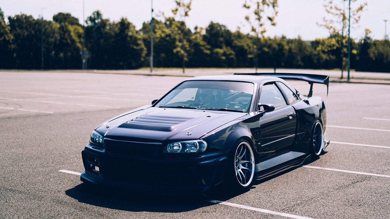 Stanced Skyline R34