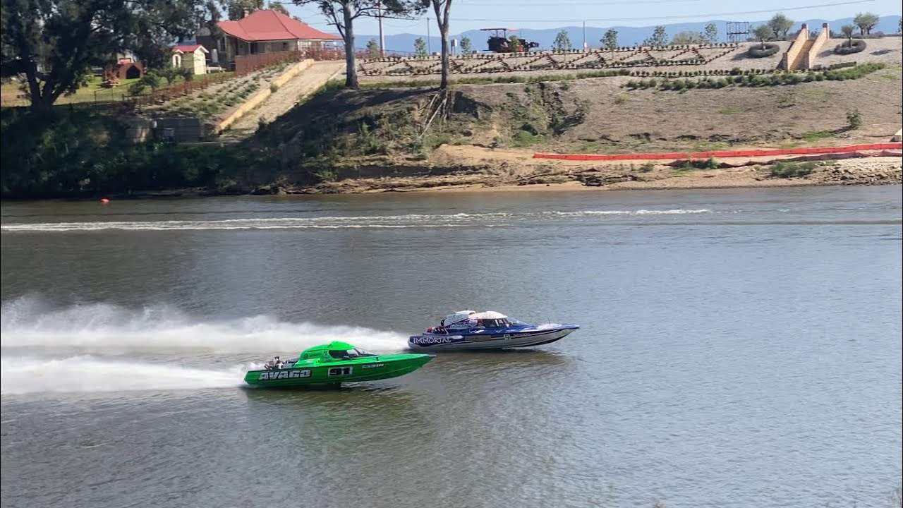 Bad boat national drivers challenge Windsor spectacular heat 3 - YouTube