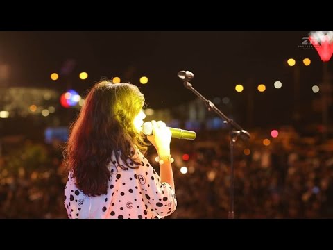 Abhi Mujh Mein Kahin - Centaurus Mall Concert | Nehaal Naseem - YouTube