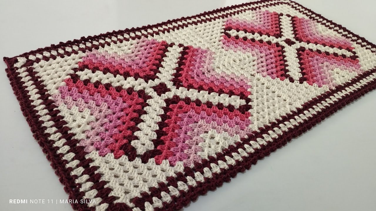 Tapete retangular de crochê lindo e diferente usando sobras Passo a ...