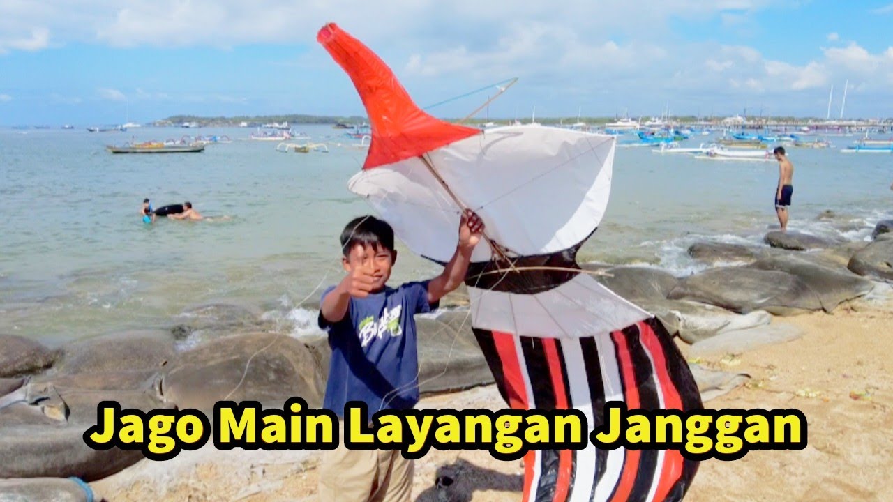 Main Layangan Janggan Di Pantai Merta Sari Sanur Bali - YouTube