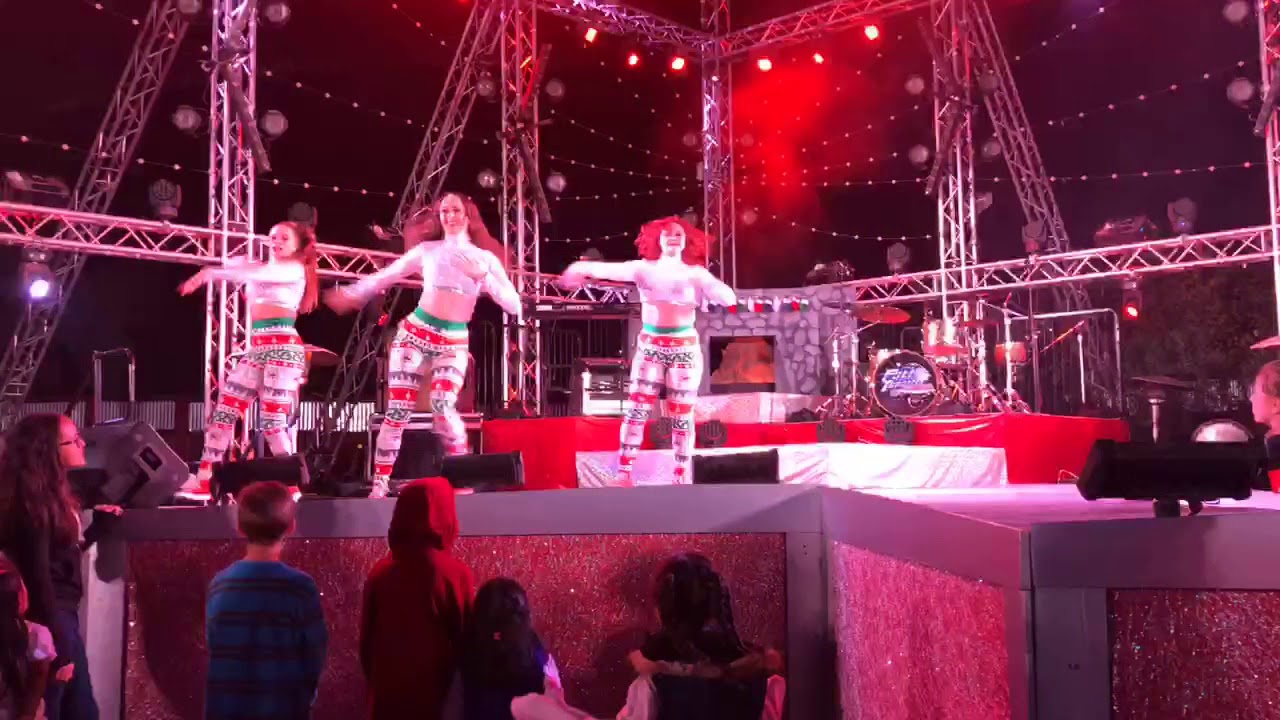Snowy Nights On Full Throttle Stage At Magic Mountain - YouTube