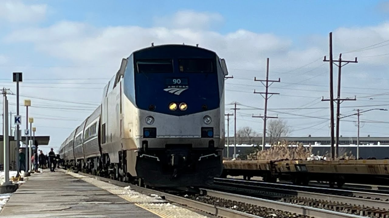 Amtrak #64 (90) Arriving In Buffalo Depew Station (Horn Salute) #trains ...