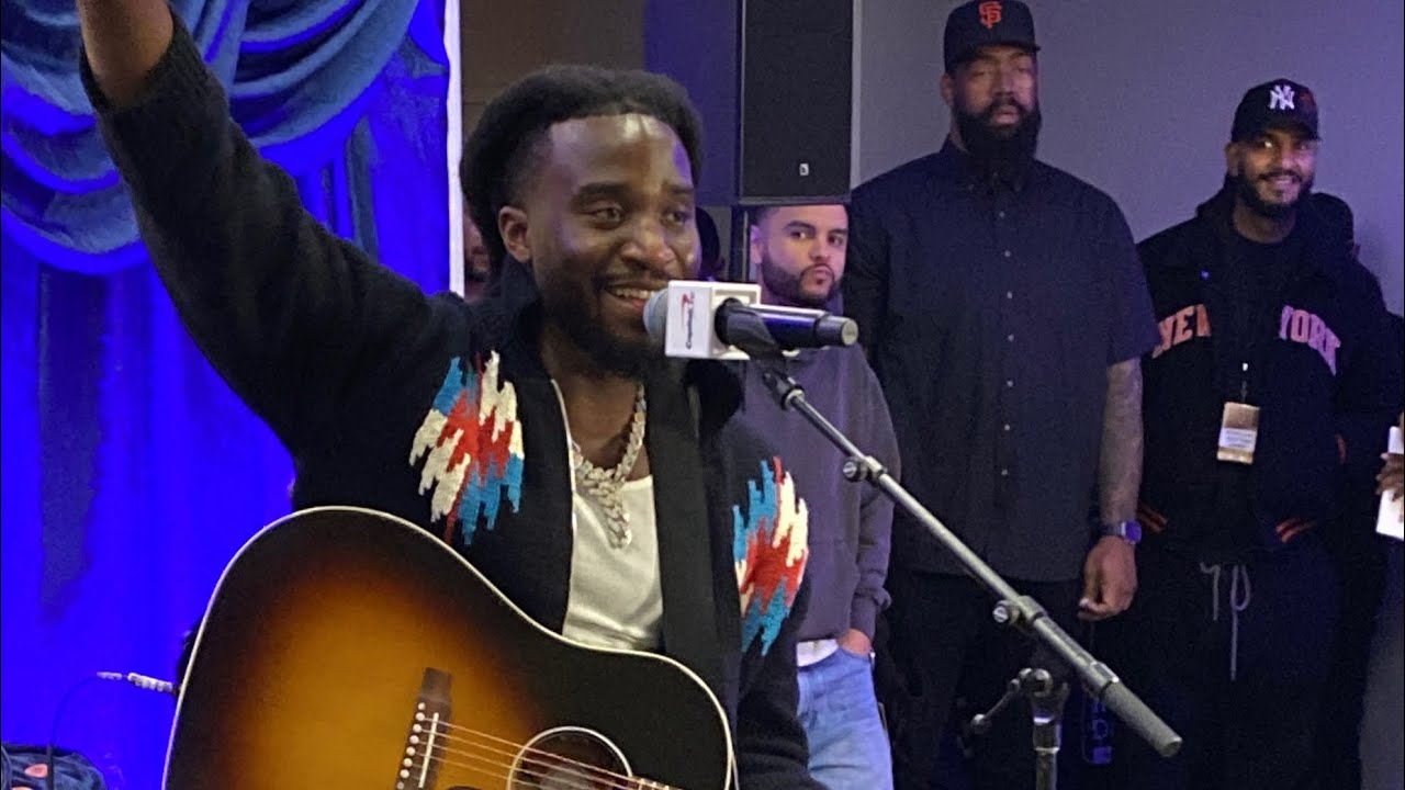 Shaboozey performing A Bar Song (Tipsy) - YouTube