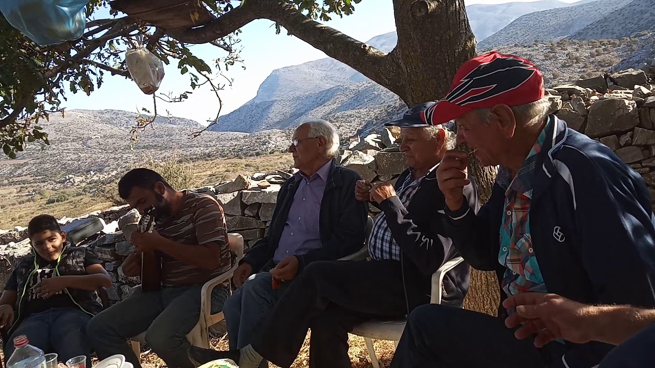 Παρεα Κρουσώνας στο μιτατο του Βρουβολευτερη 13/10 - YouTube