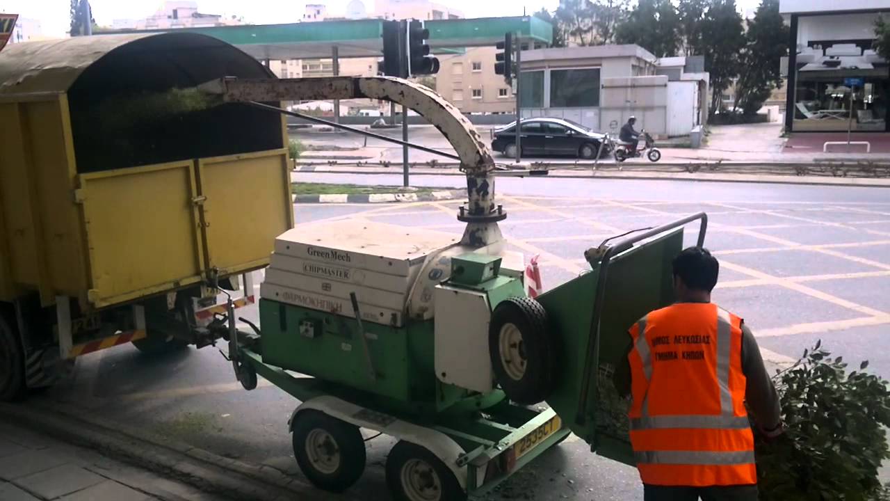 Θρυμματισμός Κλαδευμάτων σε δρόμο της Λευκωσίας - YouTube