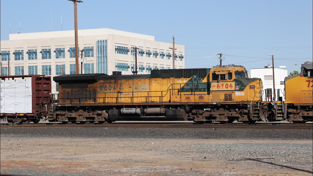 UP 6706 | AMTK 5 and UP M-PDRV at Roseville, CA | 2024 NorCal Trip ...