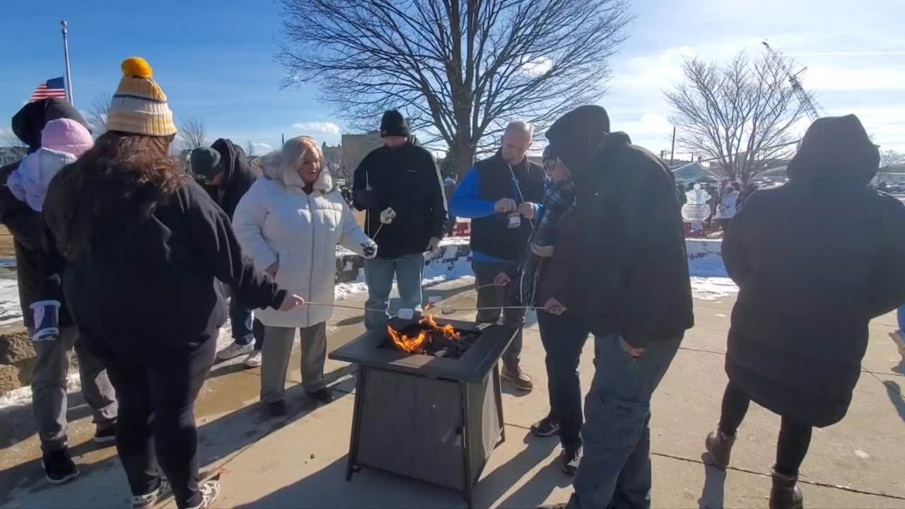 Scenes from Snow Daze 2025 in Downtown Kenosha Saturday - YouTube