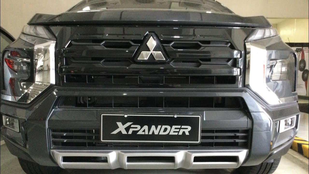 Xpander Cross 2023 Graphite Grey AT exterior and interior close up look ...