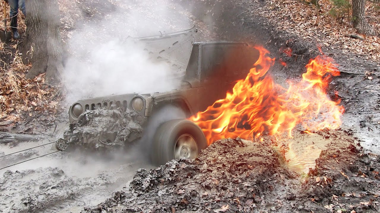 MUD HOLE JEEP BURNOUT!!! - YouTube