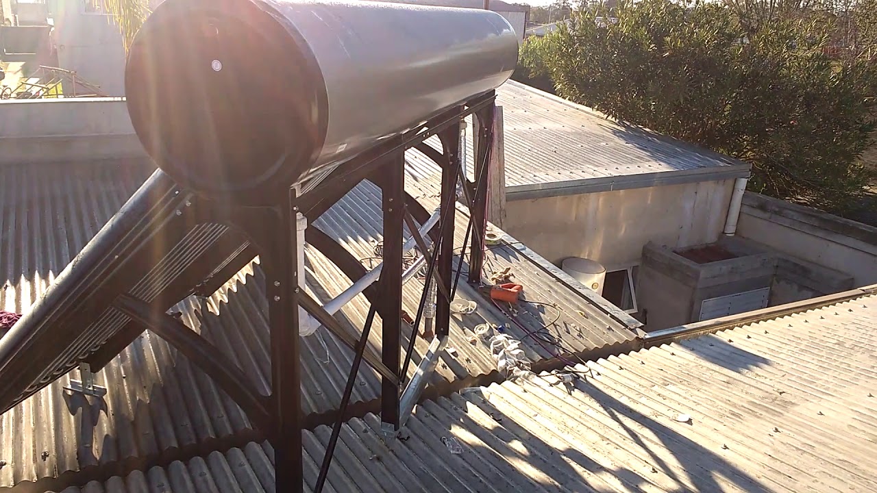 Instalación termotanque solar - YouTube