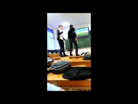 Школьники отжигают на партах