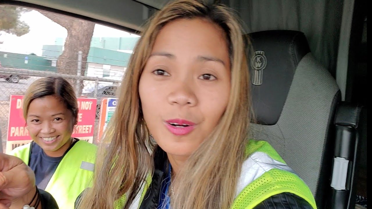 How 2 Filipina Girls Do Trucking ! #filipina #trucking - YouTube