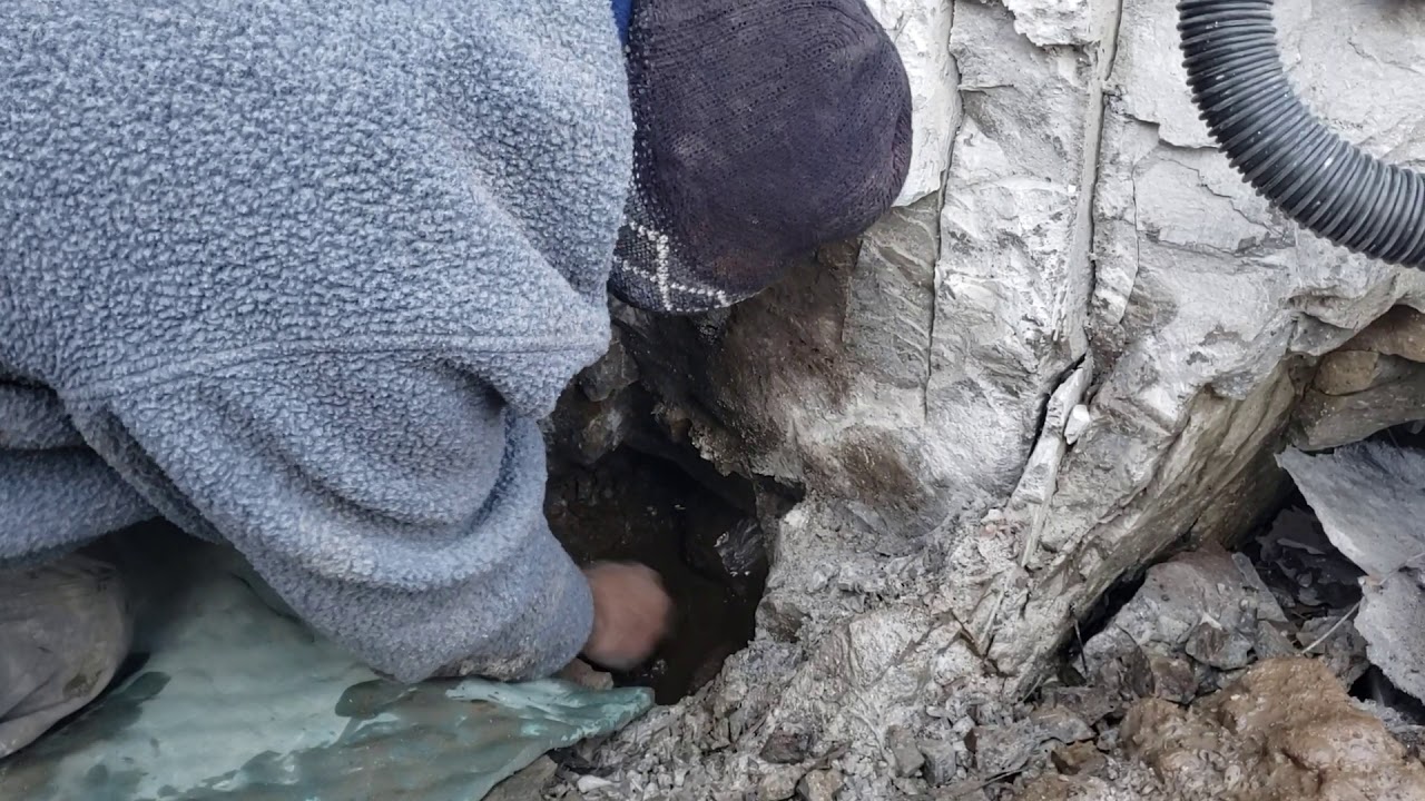 Digging a large Herkimer Diamond in New York State. - YouTube