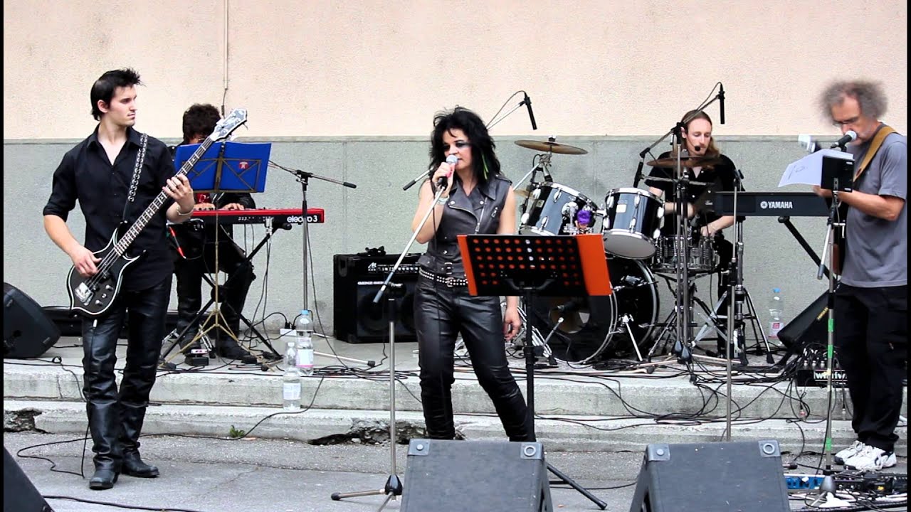 From The Ashes : The Cut Runs Deep @ Villeneuve - YouTube