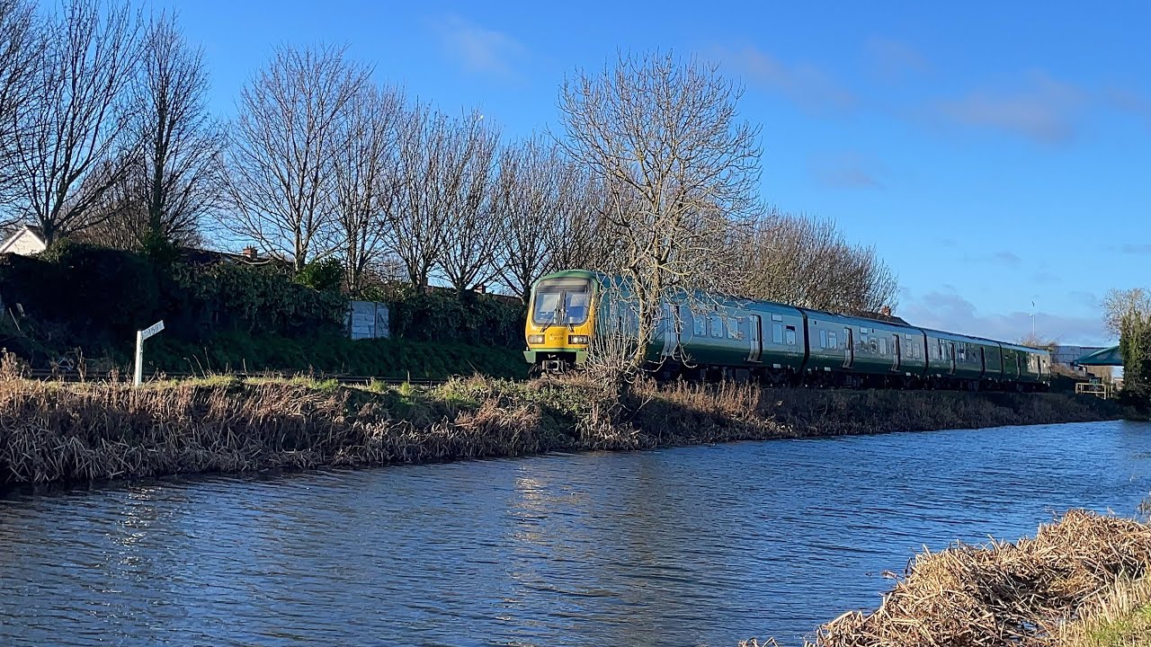 Class 29000 DMU no. 29425 Passes the Royal Canal | 14 Jan 2023 - YouTube