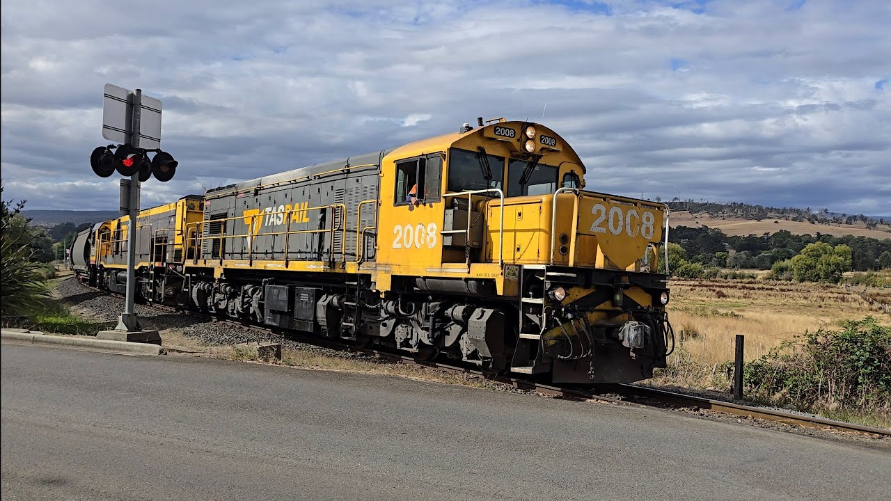 TasRail 2008 TR02 #55 train crossing Glenwood Road - YouTube