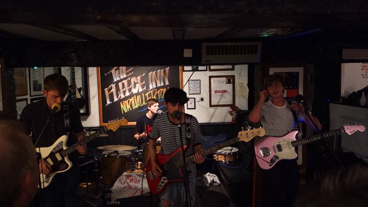 Faux Pas at Fleece Inn Northallerton 2/2 - YouTube