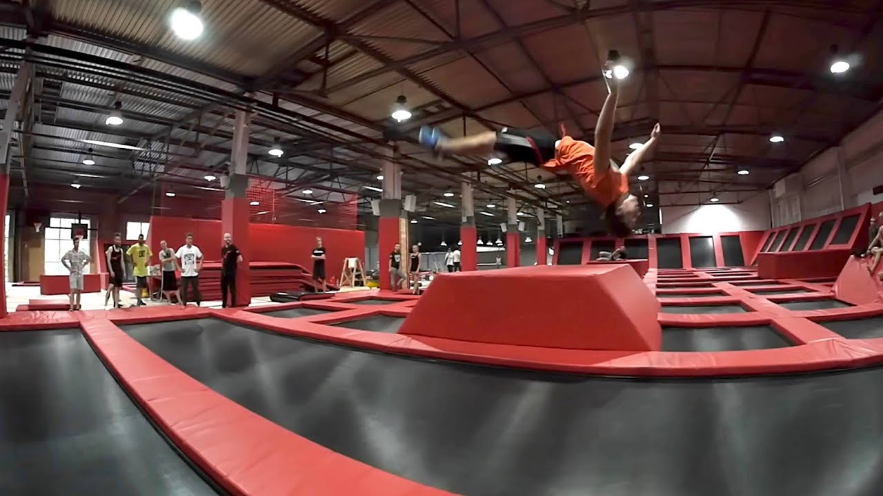 Hangar 646 NA MOKOTOWIE! - YouTube