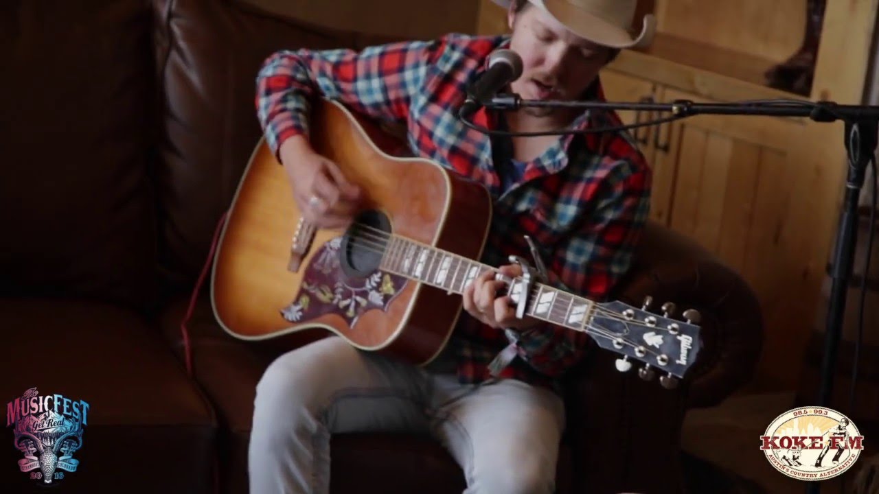 Mike and the Moonpies sing 'Smoke 'Em If You Got 'Em' live from ...