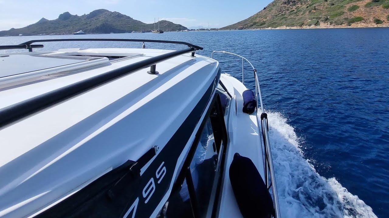 Boating on the Anhaven canals at Aspat beach .Let's go with the Merry ...