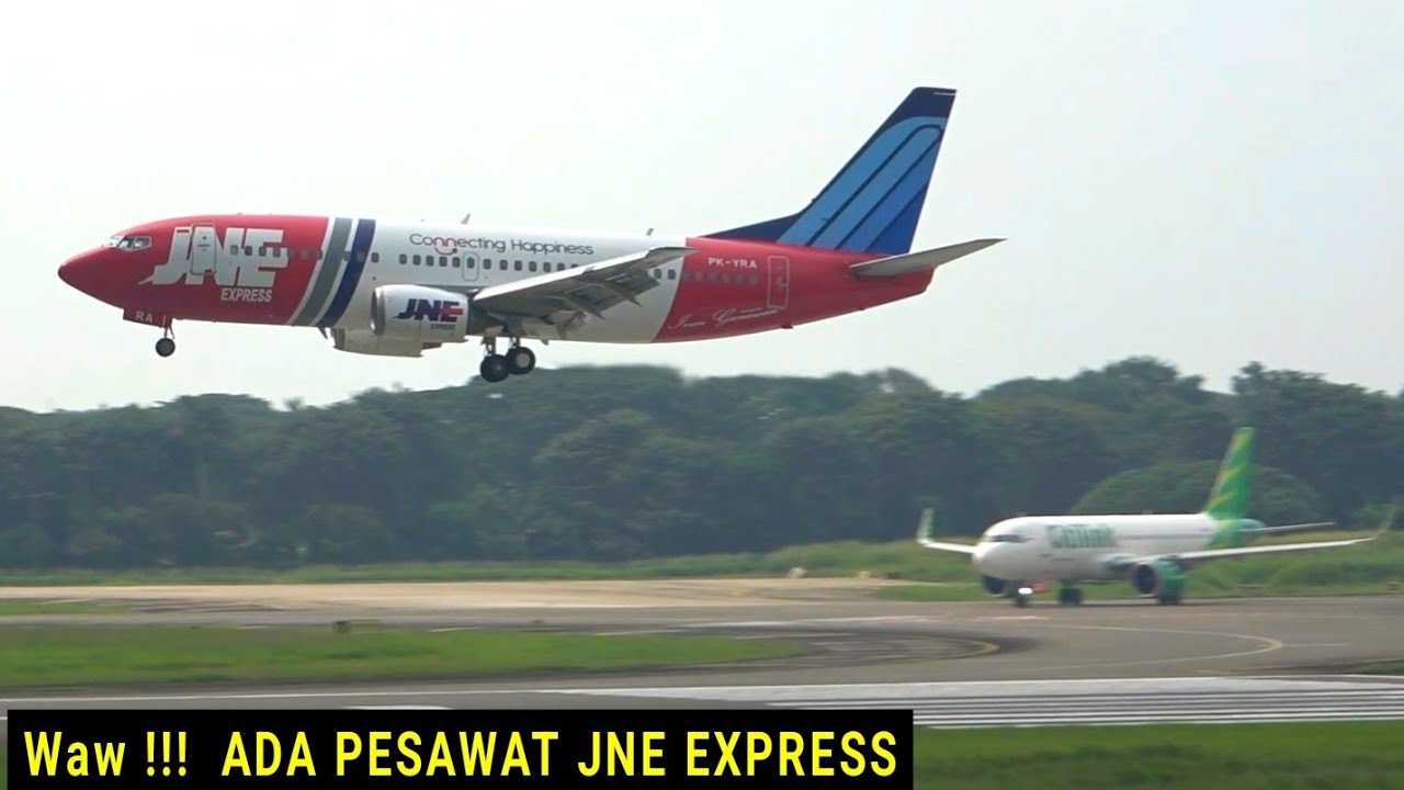 Baru !!! Pesawat Dengan Motif JNE express dari Tigana Air, Landing di ...