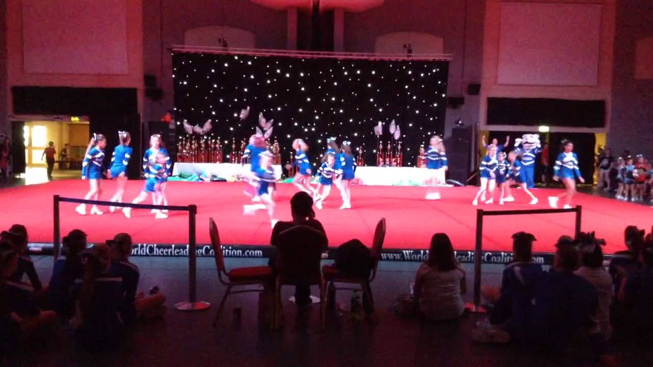 Hunters Junior L3 Cheerleading - YouTube