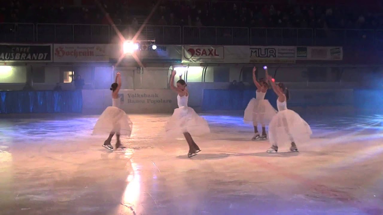 Ice Show des/del Ice Club Meran in Brixen - YouTube