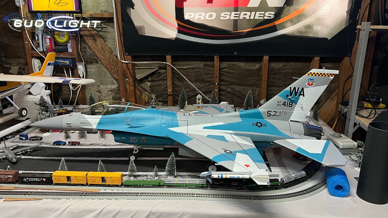 Freewing F16 V2 8s - YouTube