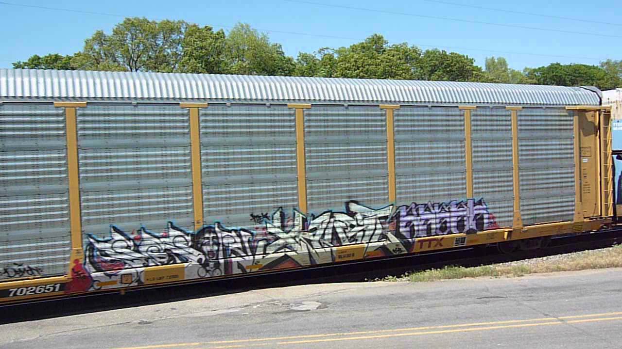 BC Rail / BCOL Full Cowl DASH 8 repainted by CN and covered coil cars ...