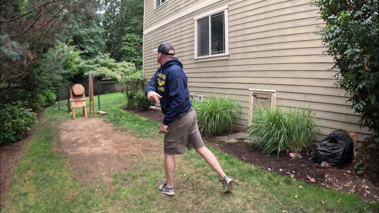 Knife throwing no spin - YouTube